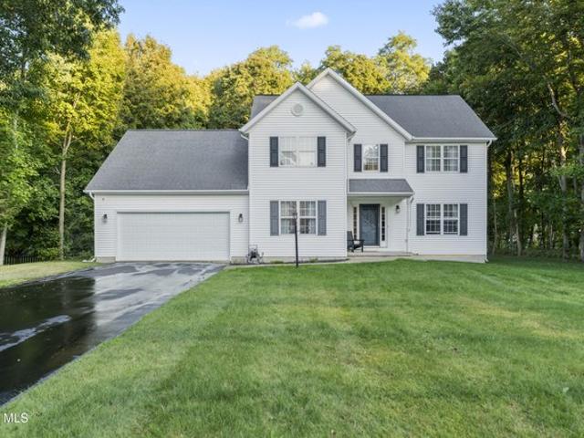 2 Kendall Pl, Ballston Lake, NY 12019