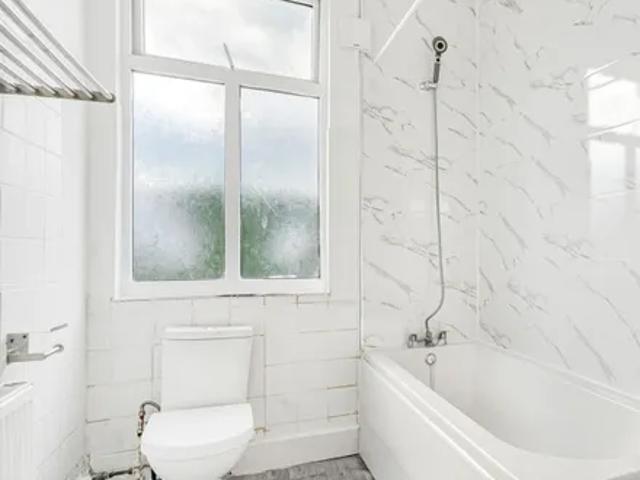 2 Kingsway, London, EN3 4HS, United Kingdom | 3 bed house for rent #167490196 | Rentberry