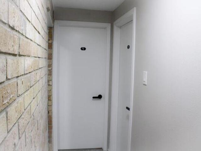 2 Kitchens for 6 occupants: Newly Remodeled Spring Branch Home