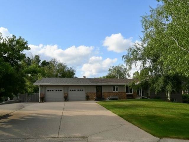 2 Lyndale Ct, Glendive, MT 59330