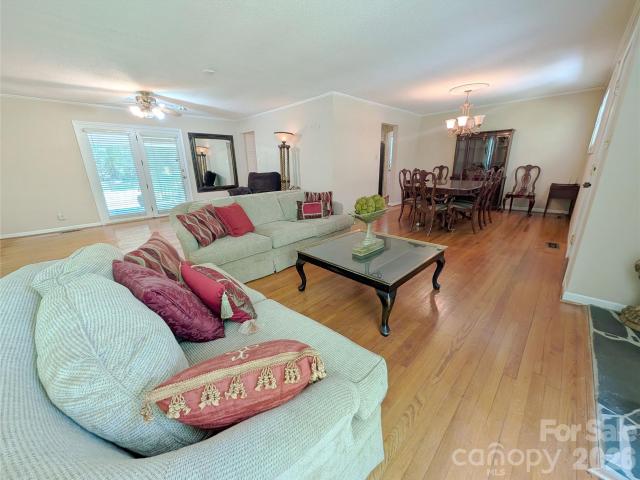 2 Lynwood Circle