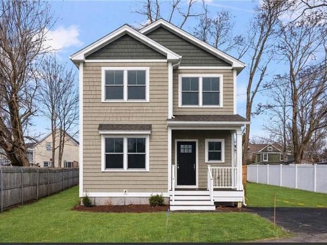 2 Lachance Ave, Warwick, RI 02889