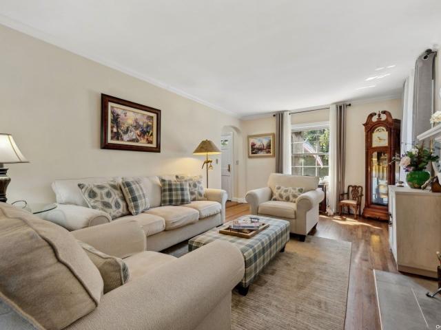 2 Lake Dr S, Valley Stream, NY 11580 | MLS #3587