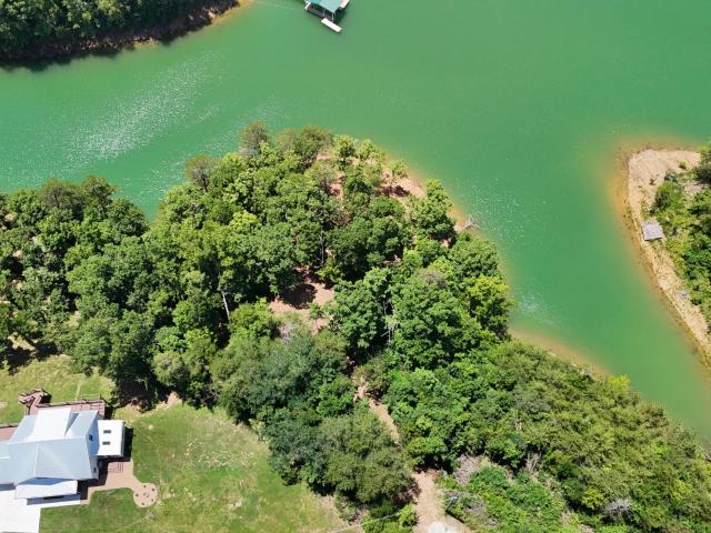 2 Lake Oaks Way