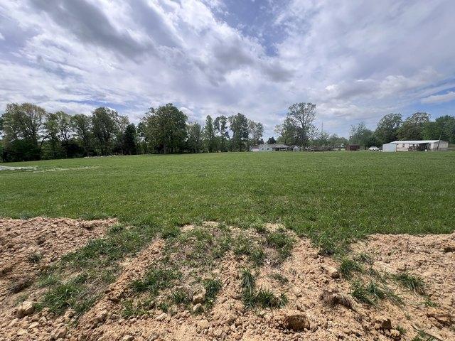 2 Lake Morris Rd, Hopkinsville, KY 42240