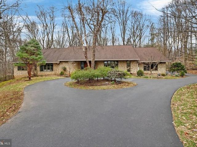 2 Lake Potomac Ct, Potomac, MD 20854