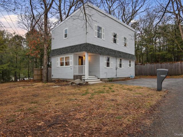 2 Lakeland Pl, Farmingville, NY 11738 | Compass