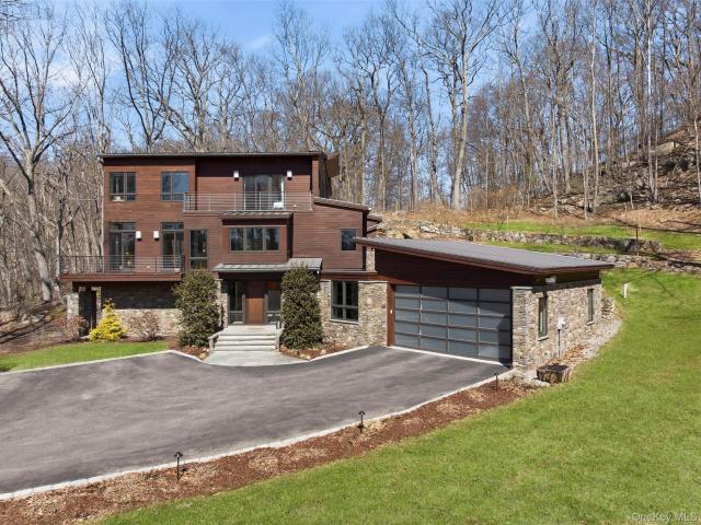 2 Lakeridge Drive