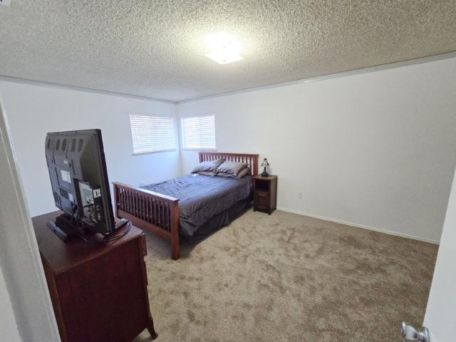 2 large bedrooms for rent in a single story home