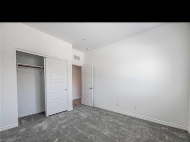 2 large Rooms Available for Rent