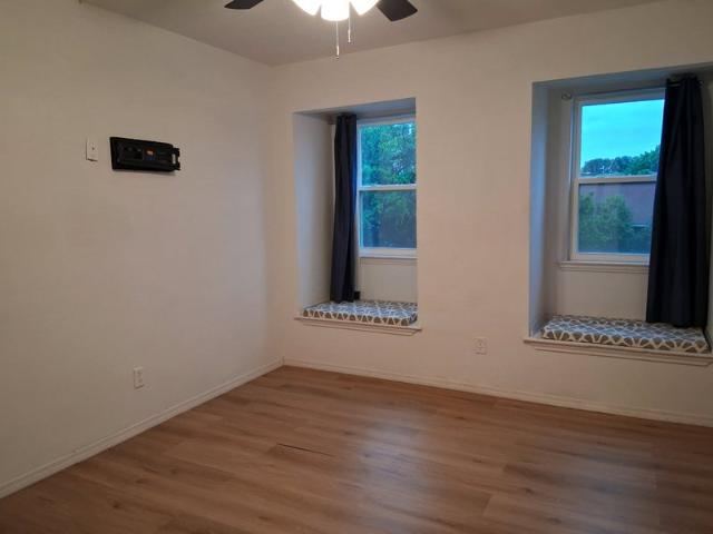2 large rooms available in large home