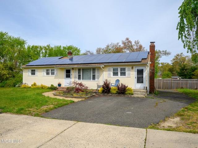 2 Lawrence Ave, Howell, NJ 07731