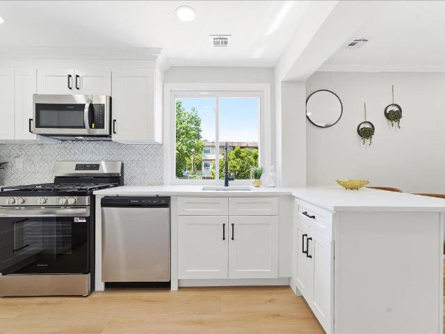 2 Laurel Ct