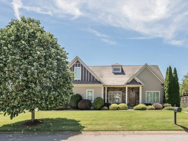 2 Laurel Grove Dr, Simpsonville, SC 29681
