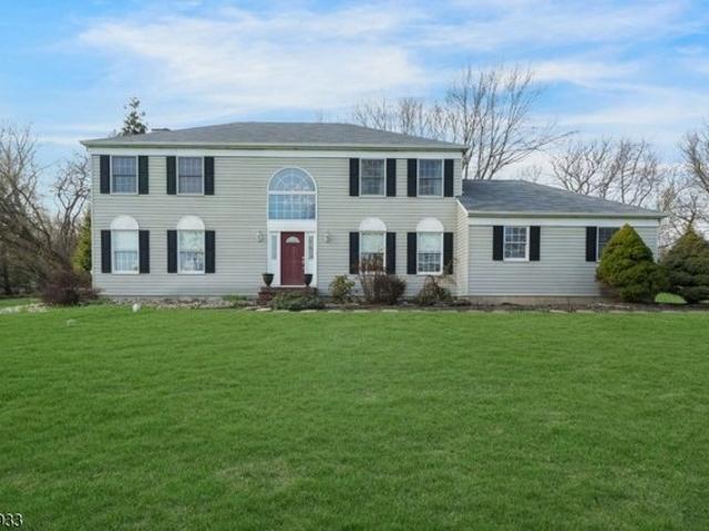 2 Lauren Dr, Franklin Twp, NJ 08886