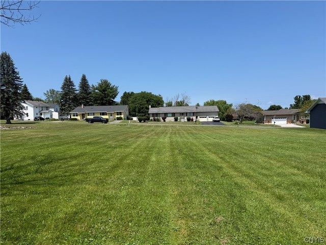 2 Lazarek Dr, Oswego, NY 13126