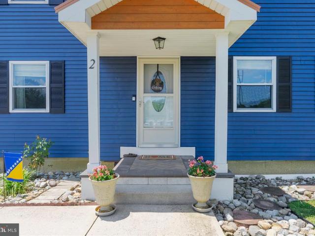 2 Lee Court