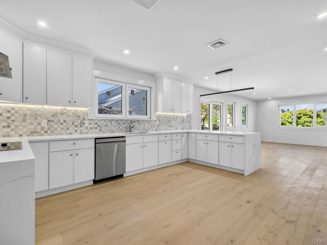2 Lee Place