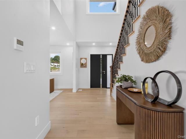 2 Lee Place