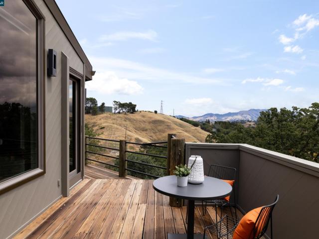 2 Leeward Glen
