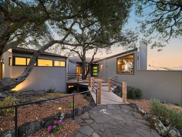 2 Leeward Glen Rd, Lafayette, CA 94549