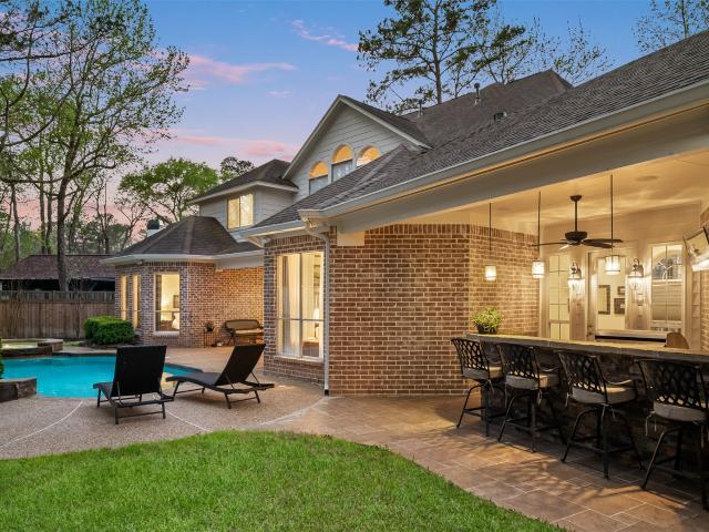 2 Lenox Hill Dr, The Woodlands, TX 77382 | MLS #83958