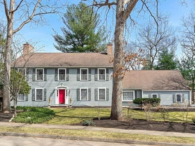 2 Liberty Ln, Lynnfield, MA 01940