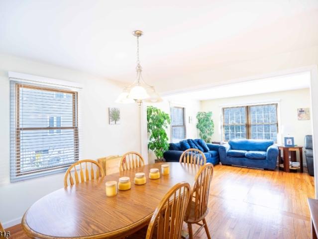 2 Lilac Rd