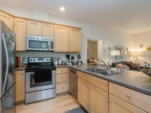 2 Lindbergh Rd