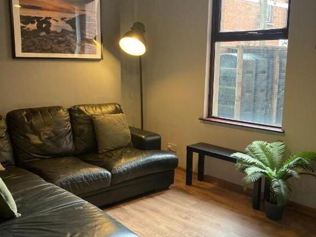 2 Lisburn Avenue, Room 2, Belfast, BT9 7FX