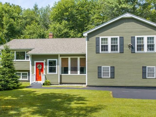 2 Little Brook Dr, Falmouth, ME 04105