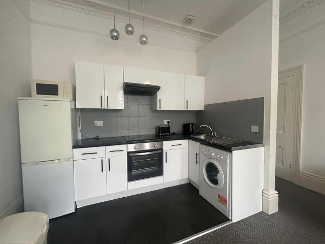 2 Lockyer Road, Plymouth PL3 1 bed flat to rent £1,131 pcm £261 pw