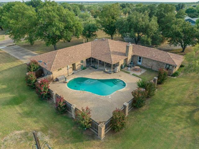 2 London Ln, Breckenridge, TX 76424 | MLS #21065 | Compass