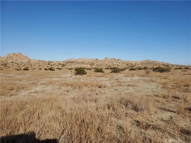 2 Longview Rd, Palmdale, CA 93591 | MLS #HD26020 | Compass