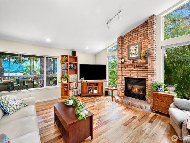 2 Longshore Lane