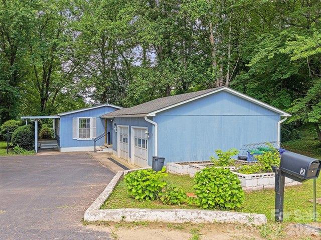 2 Lost Forest Dr, Candler, NC 28715