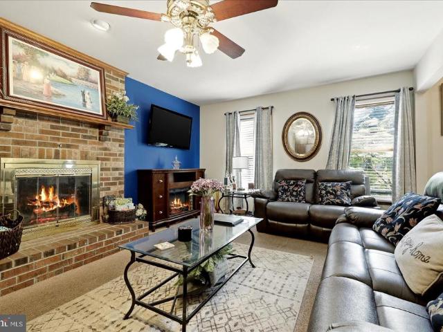2 Lord Fairfax Drive