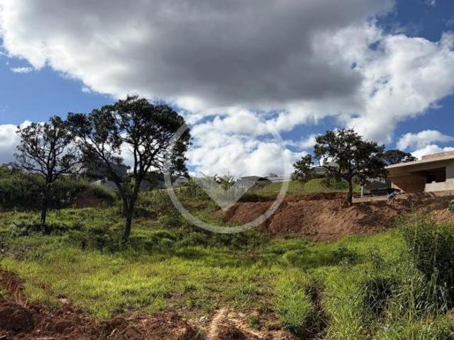 2 lotes no Condomínio Monte Ville. Excelente Oportunidade para quem busca espaço e valorização! Idea
