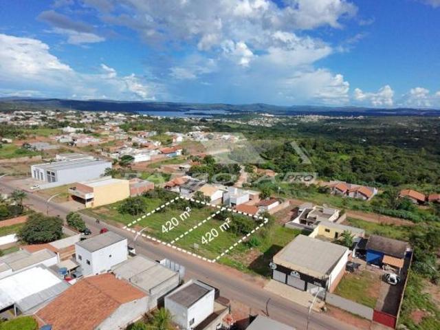 2 lotes juntos com 420m² cada á venda na Avenida Araxá