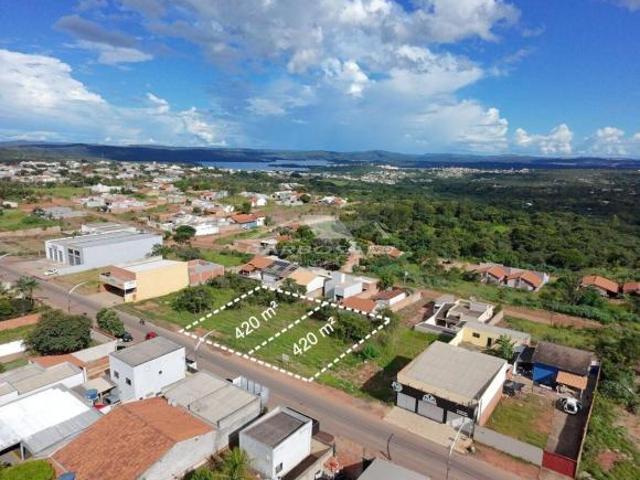 2 lotes juntos com 420m² cada á venda na Avenida Araxá