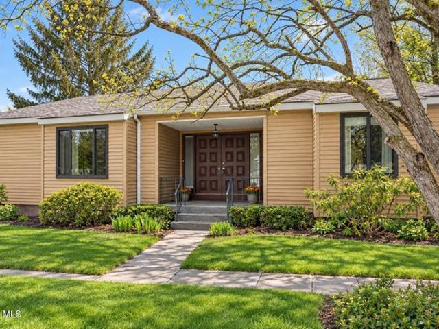 2 Loudonwood E, Loudonville, NY 12211