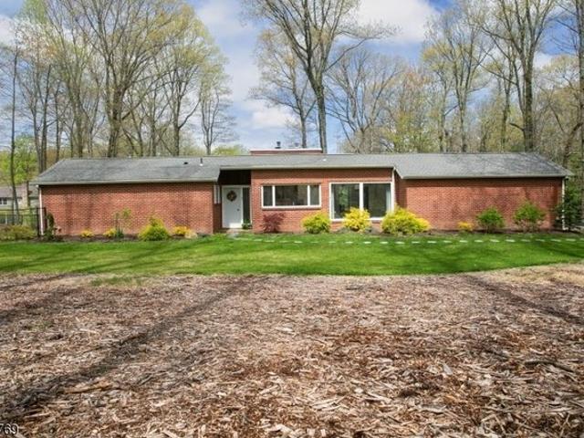 2 Puddingstone Rd, Parsippany Troy Hills Township, NJ 07950