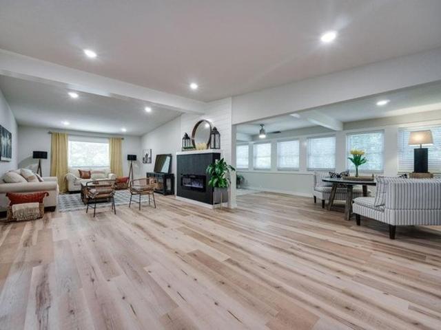 2 Purfleet Dr, Bella Vista, AR 72715
