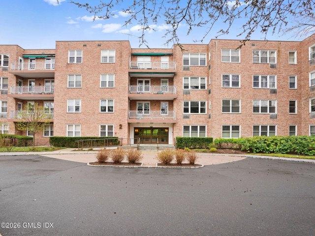 2 Putnam Hl Apt 1A, Greenwich, CT 06830