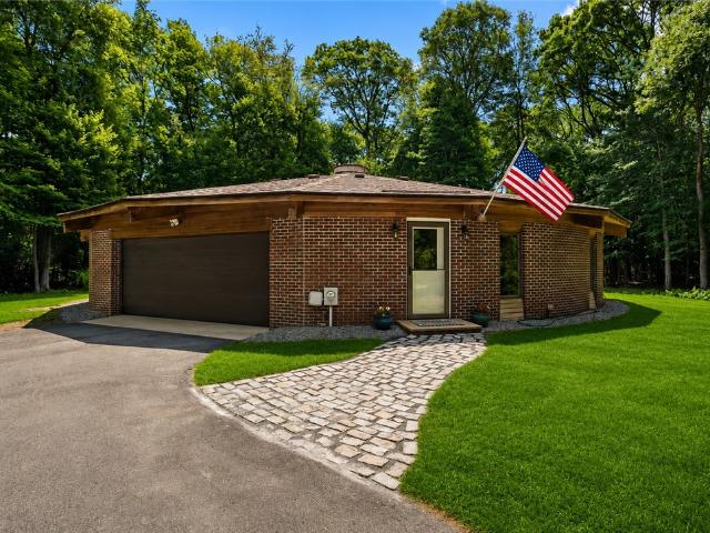 2 Pachet Brook Road