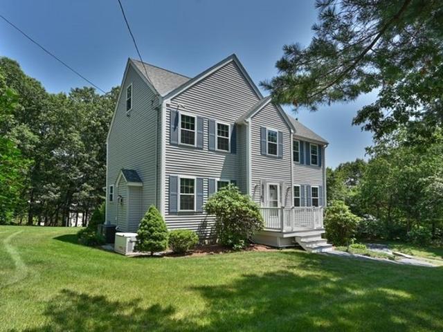 2 Palm Ave, Methuen, MA 01844