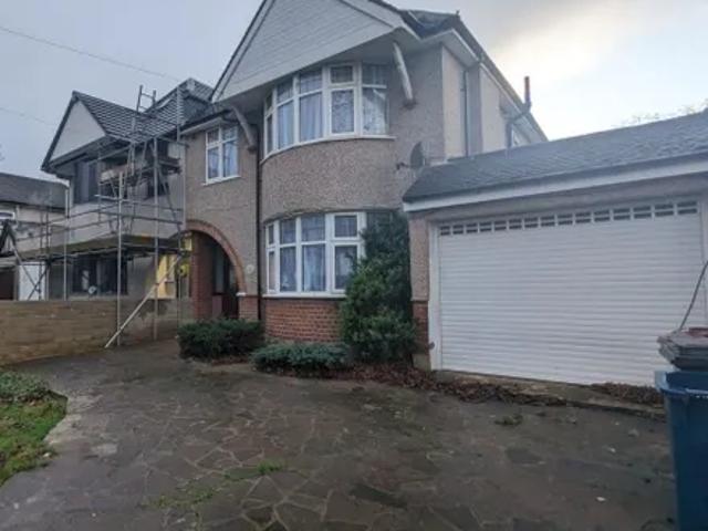 2 Park Crescent, London, HA3 6EW, United Kingdom | 4 bed duplex for rent #168079954 | Rentberry