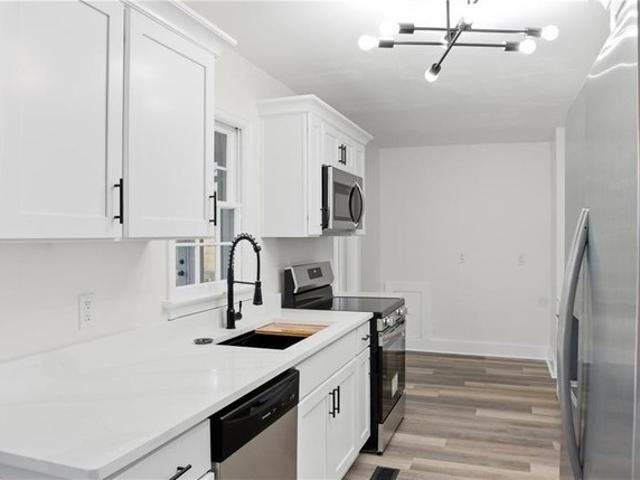 2 Park Manor Rd, Portsmouth, VA 23701