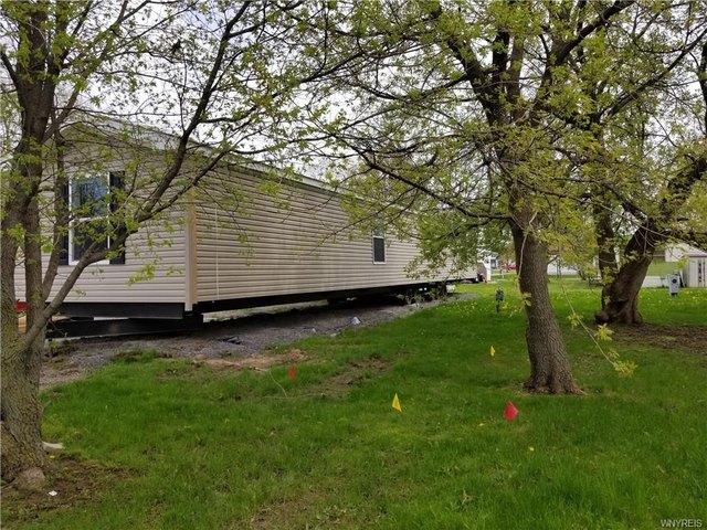 2 Pebbleridge Dr, Medina, NY 14103