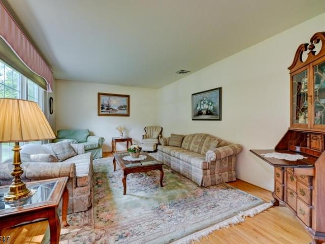 2 Pembroke Ct